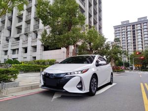 Toyota Prius PHV二手價格行情及中古車買賣-8891汽車