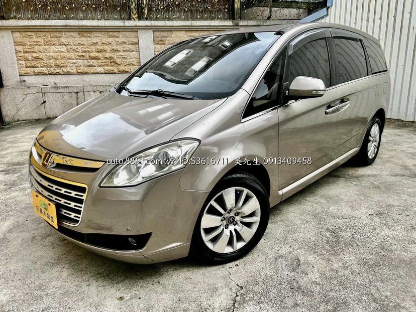 Luxgen/ { ǽ 7 MPV-MPV 7人座旗艦型只跑10萬只賣13.8萬