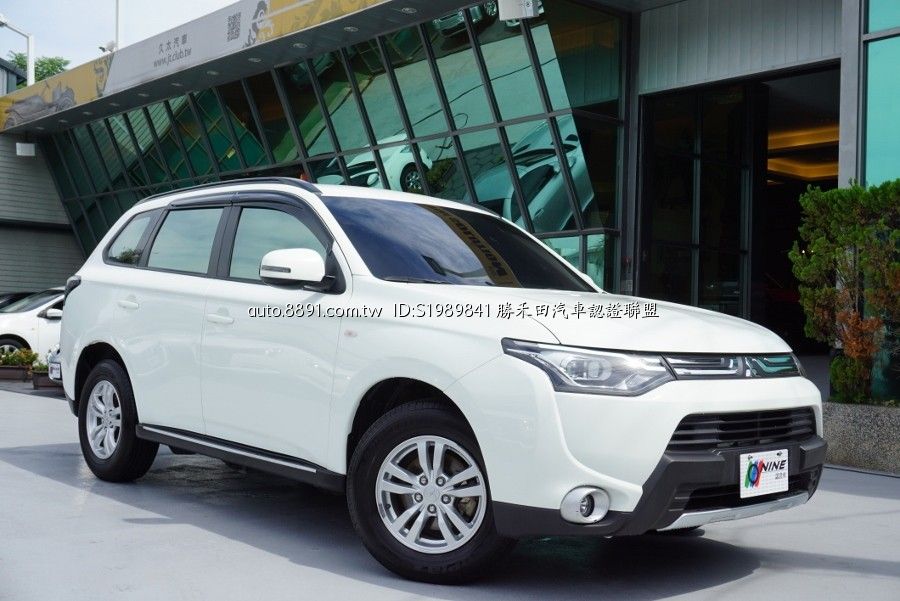 Mitsubishi/三菱 Outlander-豪華導航系統，頂級數位影音配備，超大內部空間，超高安全性能，本月促銷車種要買要快